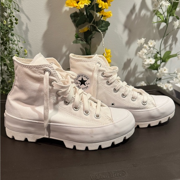 Converse | Shoes | Converse Womens Cream Hightop Sneakers | Poshmark